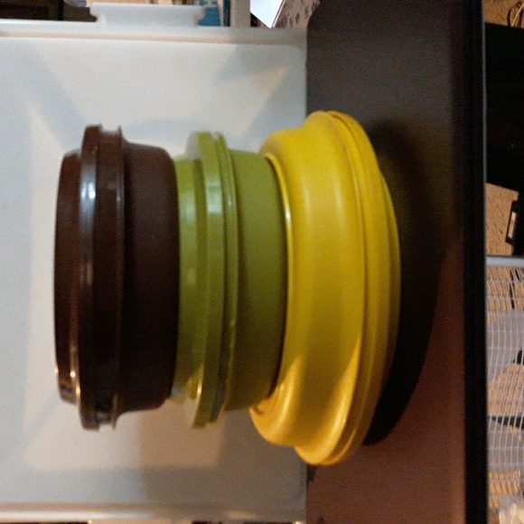 Tupperware | Kitchen | Tupperware Bowls With Lids That Serve As Plates ...